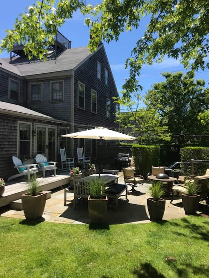 Close To Town, Beaches Sleeps 14 - Nantucket, MA