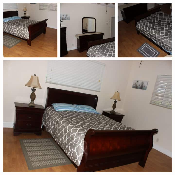 Charming 3 Bedroom Home 2.5 Bath - Freeport