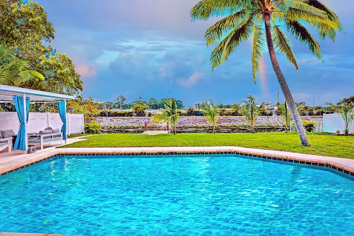Waterfront Heated Pool, Pergola, Air Hockey, Dock - Boynton Beach, FL