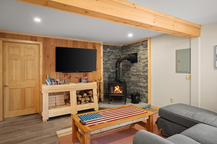 Stylish Vermont Home W/ Hot Tub! - Wilmington, VT