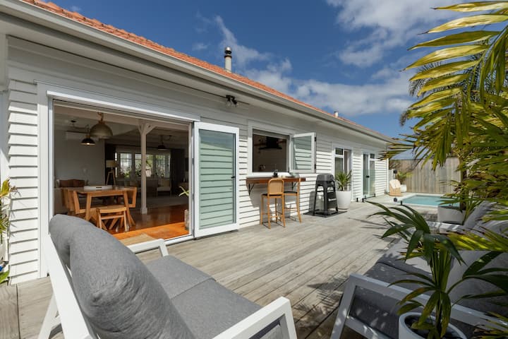 Saltwater Cottage ~ Papamoa Beach - Papamoa
