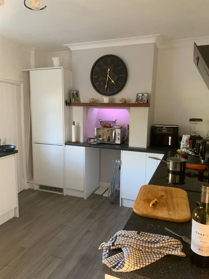 Suitable Travelling Professional - Farnham