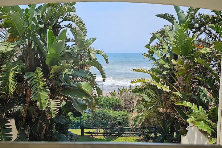 104 Bermudas Beachfront With Small Inverter - Umhlanga