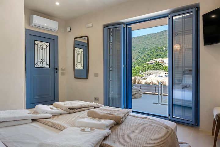 Honeymoon Suite With Jacuzzi & Partial Sea View - Lefkada