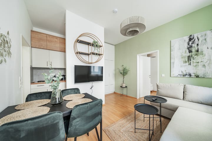 Chic & Dreamy 1br Apt | Vibrant Location | Wifi - Vienne