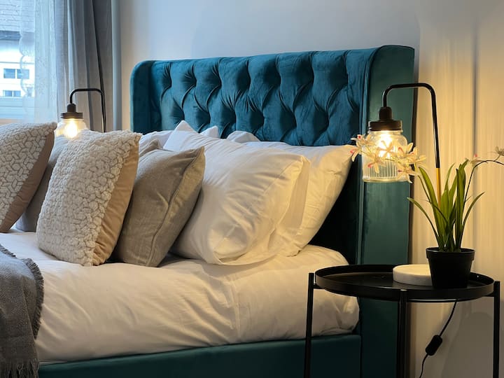 Luxury & Modern Home | London Bridge Links | Shops - Bromley