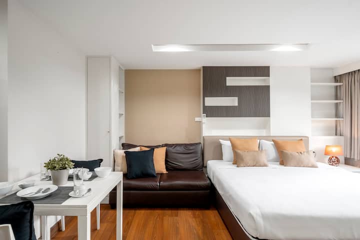 City Center, Shopping, Pool, Bts Phompong (E5)500m - Bangkok