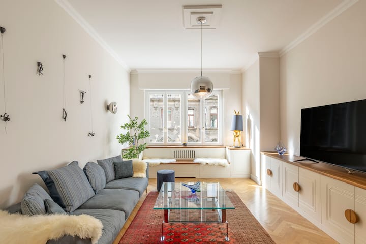 Cozy & Sunlit Central Retreat - Feels Like Home! - Budapest