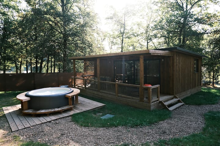Lodge Avec Spa Privatif 3 Chambres - Neuvic