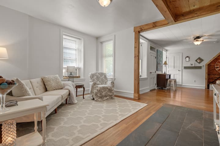 Leizure Home Loft - Lancaster, PA
