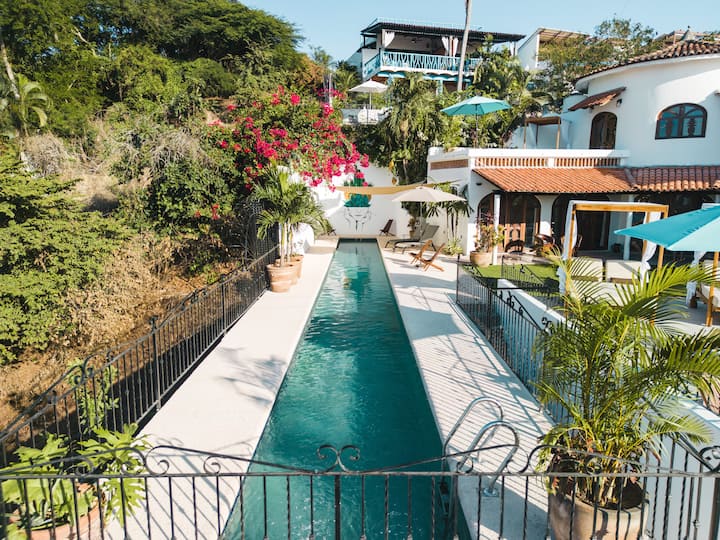 Ocean View Casa: @Thecasapina Tropical Retreat - Sayulita