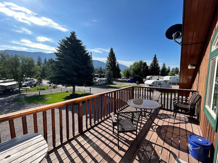 Cozy Two Bedroom Apartment 5 Minute Walk To Town! - 콜럼비아 팔스