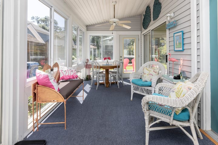 Charming 3 Bedroom North End Retreat - Virginia Beach, VA