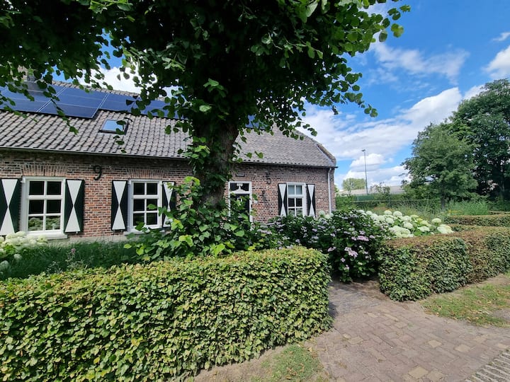 Woonboerderij Met Tennisbaan Aan Rand Van Dorp - Helmond