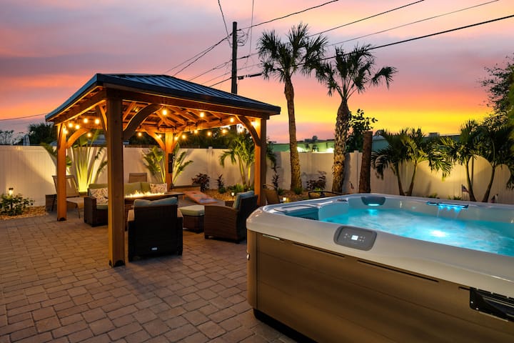 Putt 'N Soak Beachside Oasis - New Smyrna Beach, FL