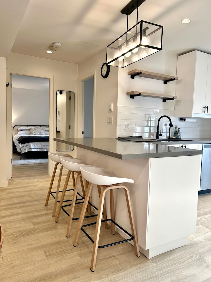The Coziest Modern Suite W/ A Private Entrance - Maple Ridge