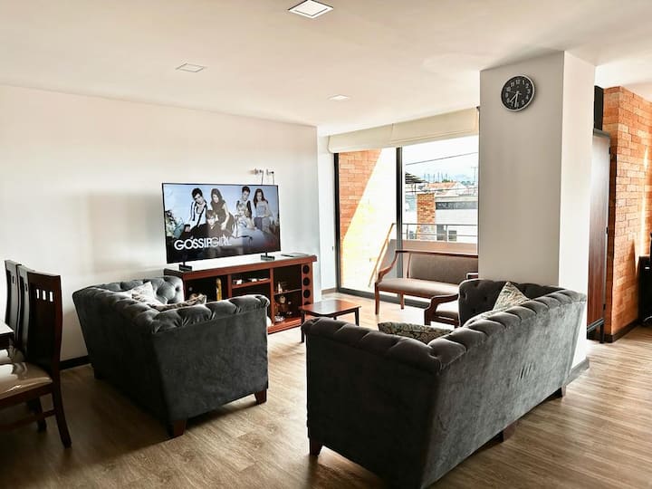 Arquitectura Moderna Y Lujo En Edificio La Plaza - Cuenca