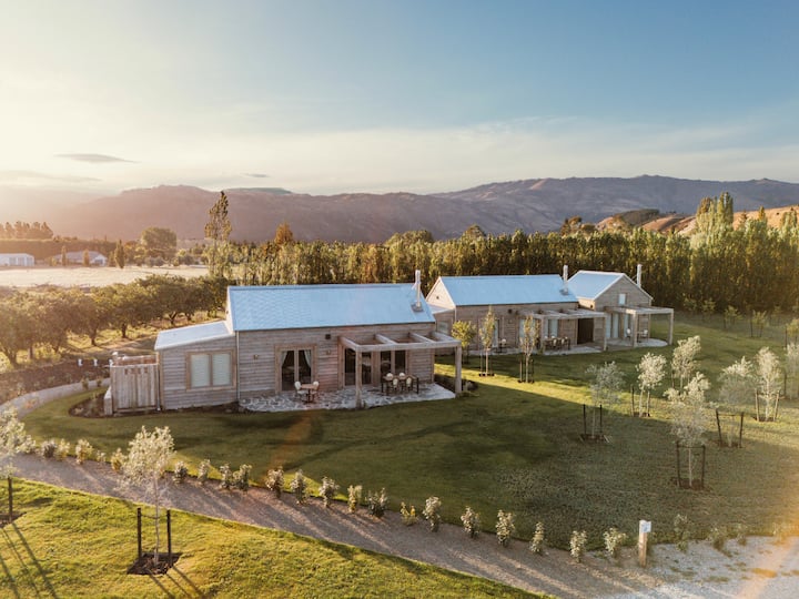 Winery Cottage Stay - 2 Bedroom - Clyde