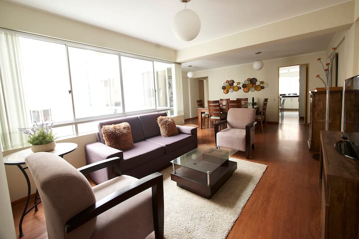 Amplio Apartamento En Miraflores - Lima