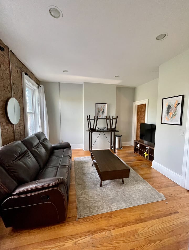 1 Comfy Bedroom Across The Park - Albany, NY