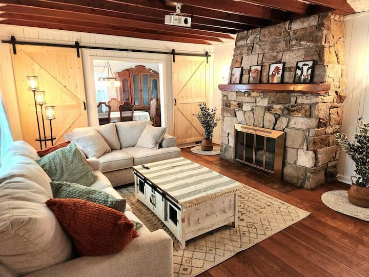 Cozy Cottage On Peacock Lane - Evansville, IN