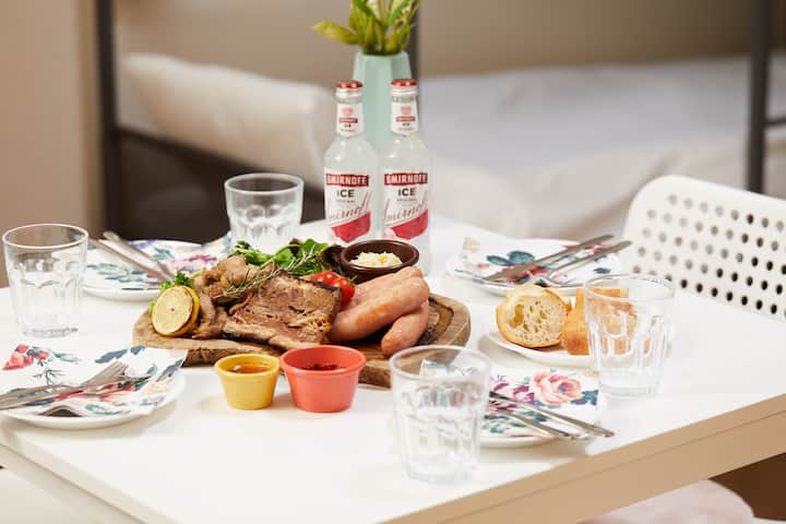 201/ Like A School Trip In A Lovely Room - Osaka, Japan