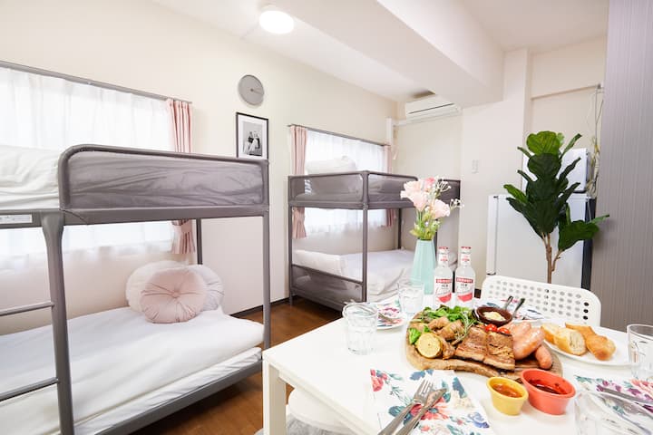 201/ Like A School Trip In A Lovely Room - Japan