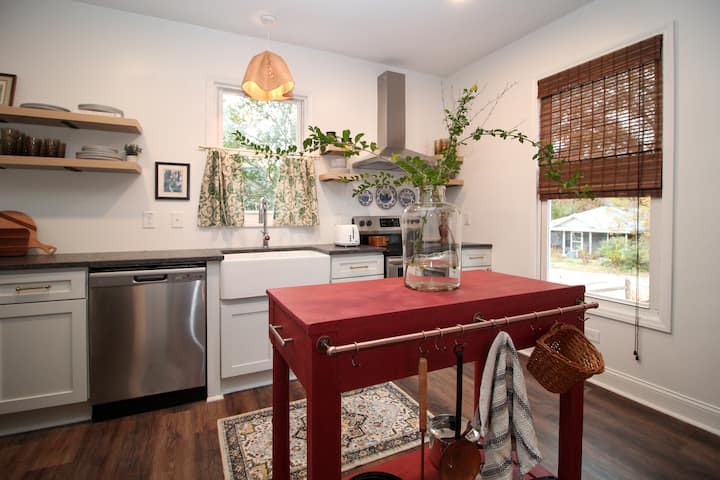 The Greene Cottage - Near Coliseum And Downtown - Greensboro, NC