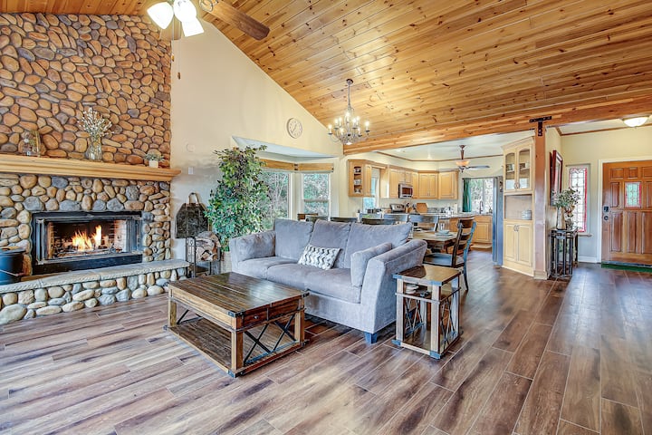 Hottub, Wetbar,  Pooltable, Gameroom, Patioheaters - Lake Arrowhead, CA