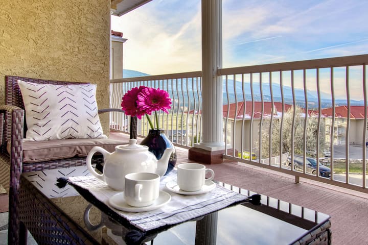 Top Floor 1br Condo | King Bed | Near Hot Springs - Fairmont Hot Springs, BC