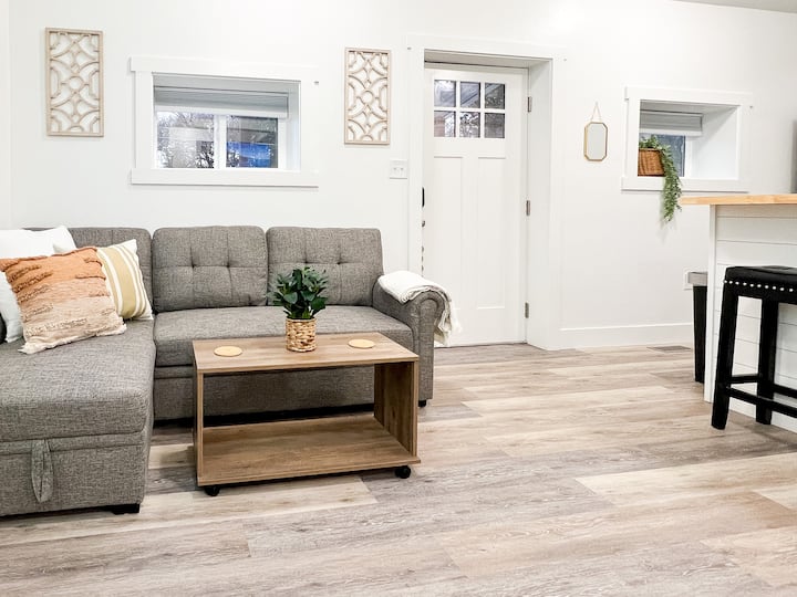 Gorgeous Brand New Suite W/ Full Kitchen, Spa & Wd - Idaho Falls, ID