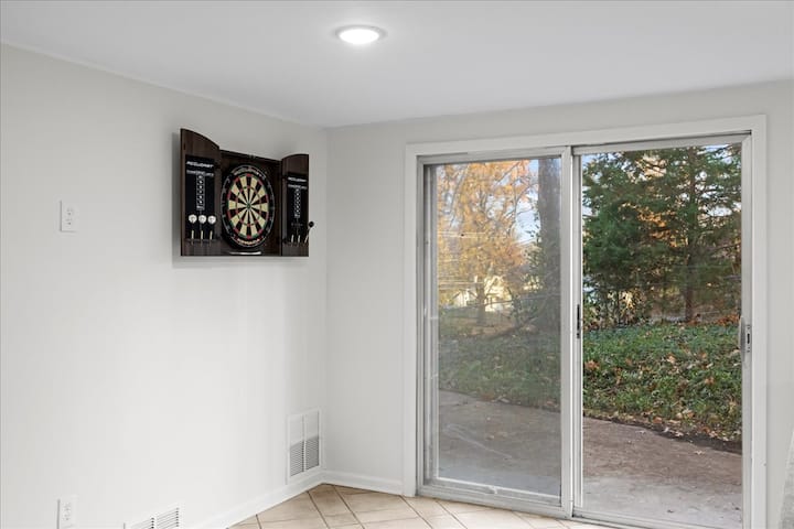 Mid-century Modern Retreat Home - Overland Park - Overland Park, KS