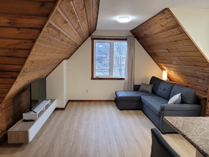 Upstairs Guest Suite - Smithers