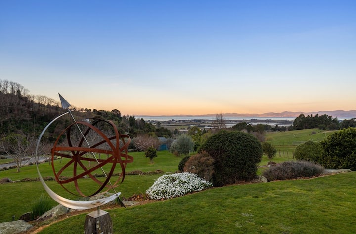 Spectacular Tasman Views - Motueka