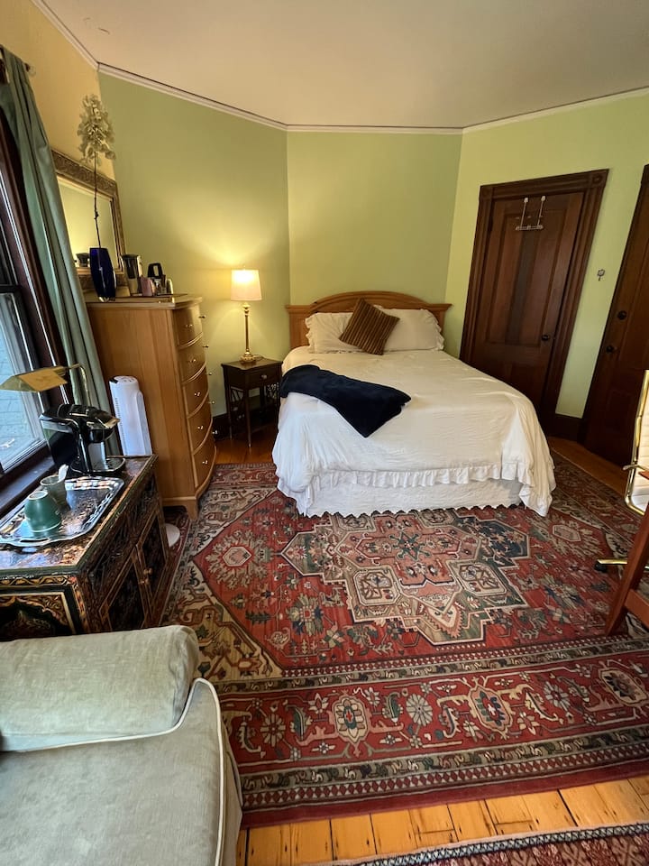 Walk To Babson -Train - Whole Foods - Coffee Shops - Wellesley, MA