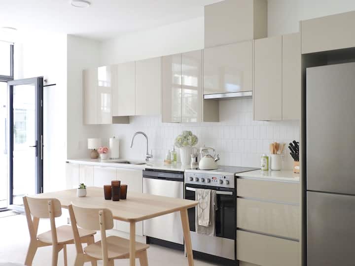 Fairview Sanctuary On Birch With Own Entrance! - North Vancouver