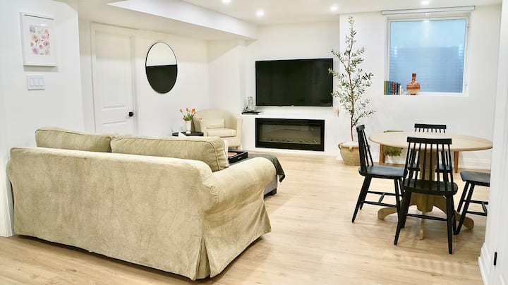 Modern & Cozy | Delpark Homes Centre | Uoit - Whitby