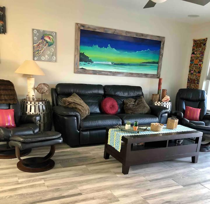 Tropical Gem Newly Renovated, Near Everything! - Stuart, FL