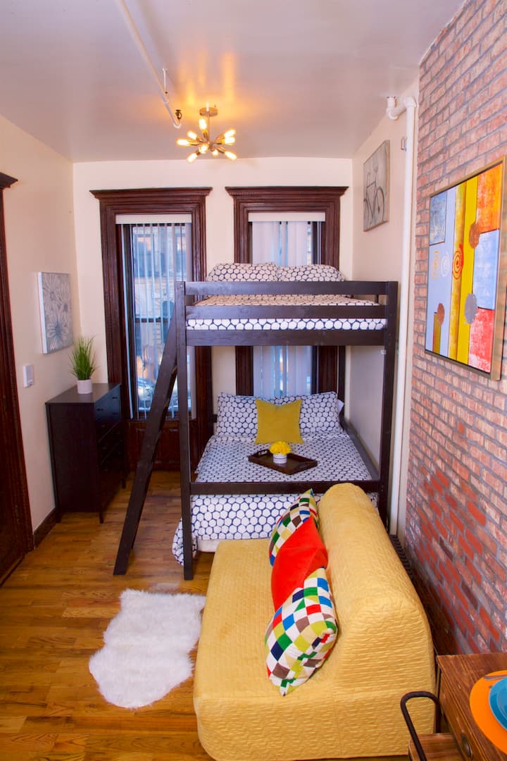 The Dorm W/ Shared Bath - Manhattan, NY
