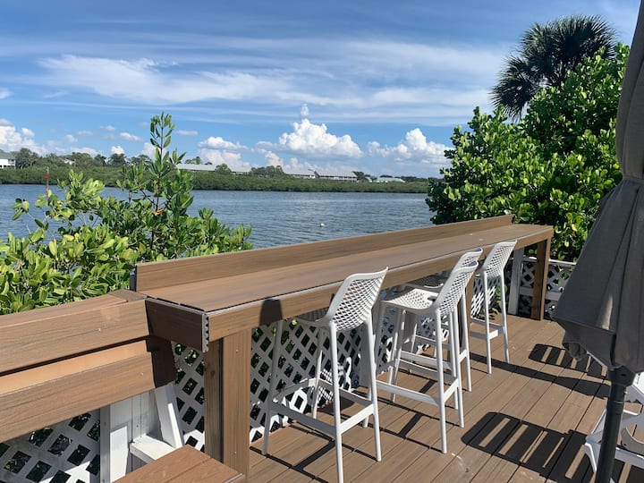 Chill Waves & Golden Rays - Seashell 31 - Indian Shores, FL