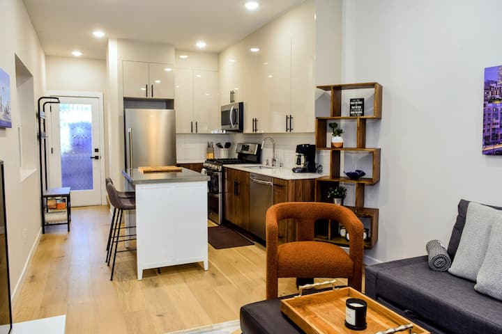 Central Seattle Rooftop Home | 2br | Views & Grill - Seattle, WA