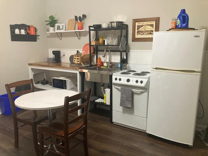 Carriage House Orange Suite - Savannah, GA