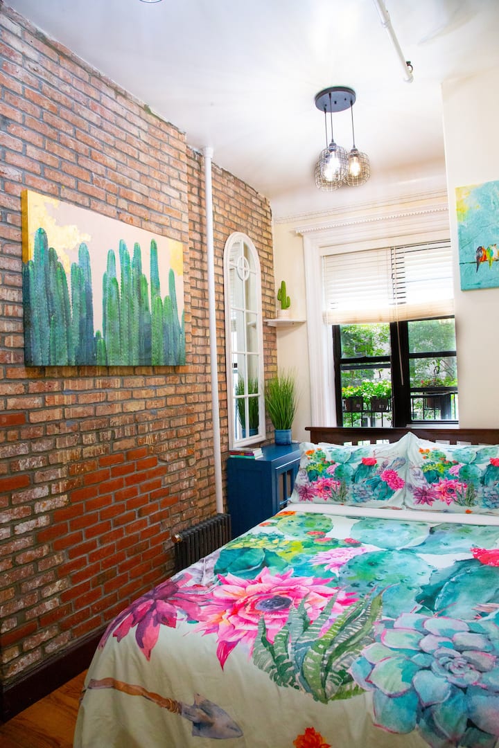 French Refuge W/ Shared Bathroom - New York City