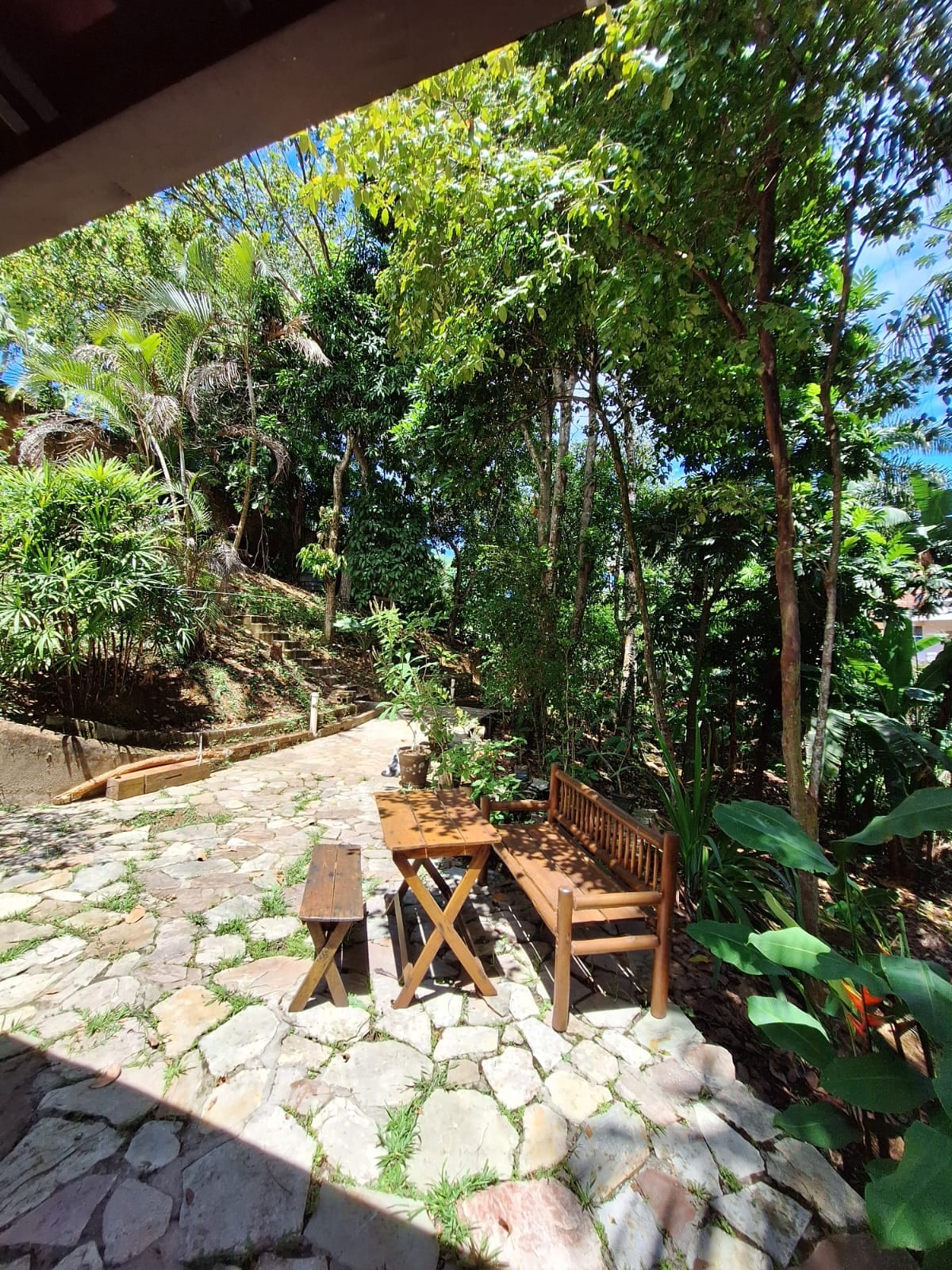 Mezzanine Room in a House Surrounded by Greenery - Downtown - Houses ...