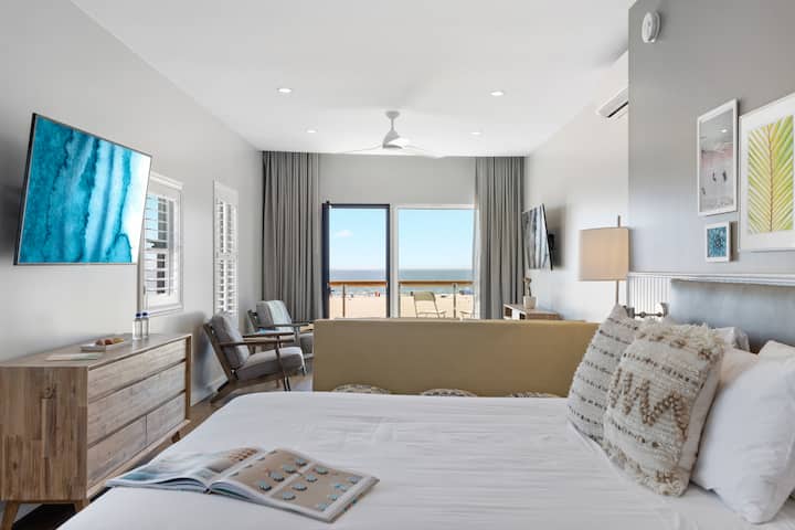 Beachfront King Balcony Suite - Redondo Beach, CA