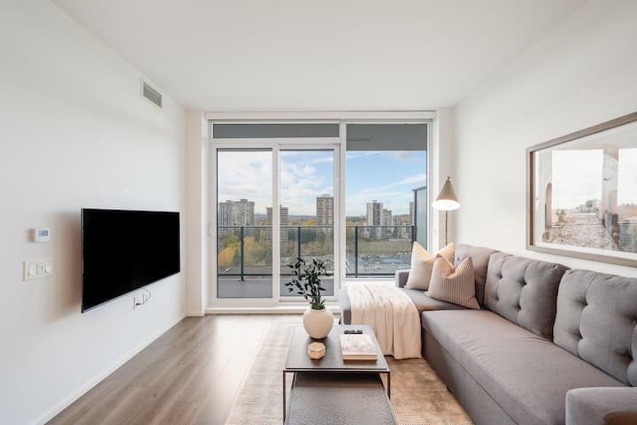 Ac/freeprkin/gym/skyscrapers View/lougheed/sleeps4 - Coquitlam