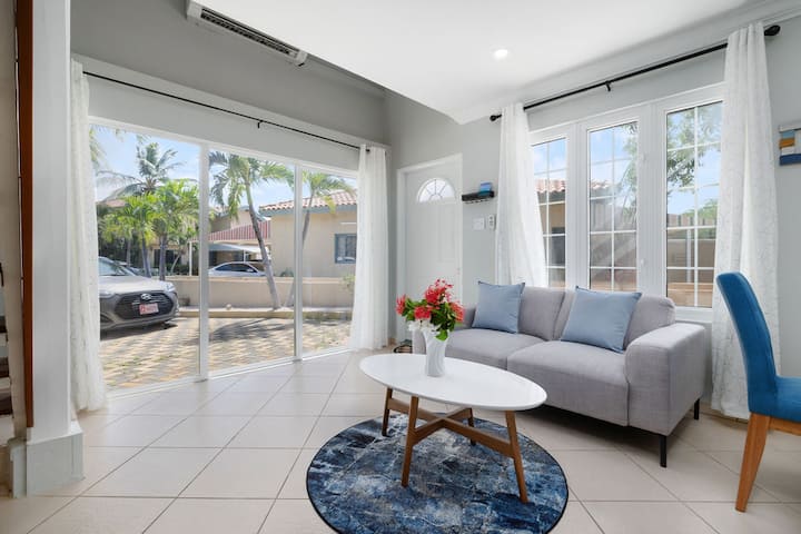 Newly Renovated Queen Bed Studio Loft @ Palmbeach - Aruba