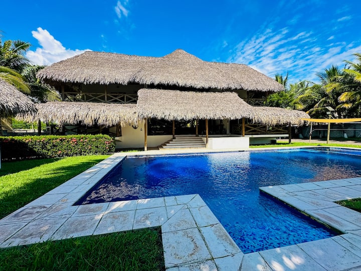 Villa Ensueño, Carretera A Monterrico - Monterrico
