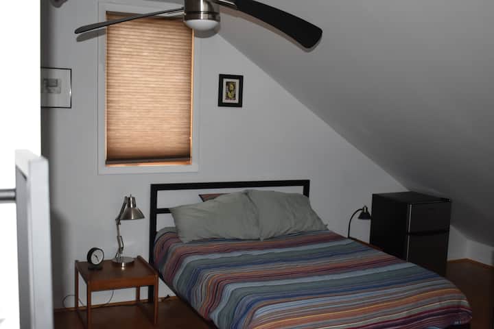 2 Bedrooms | Large Private Bath | Private Entrance - Lansing, MI