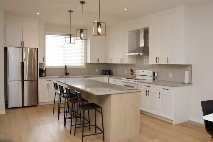 Sleeps 6 - Close To Downtown, Zoo, Spark, Max Bell - Calgary